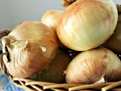 5 Minute • How to Dice an Onion • Loaves and Dishes