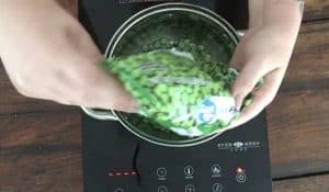 HOW TO COOK FROZEN PEAS • Loaves and Dishes