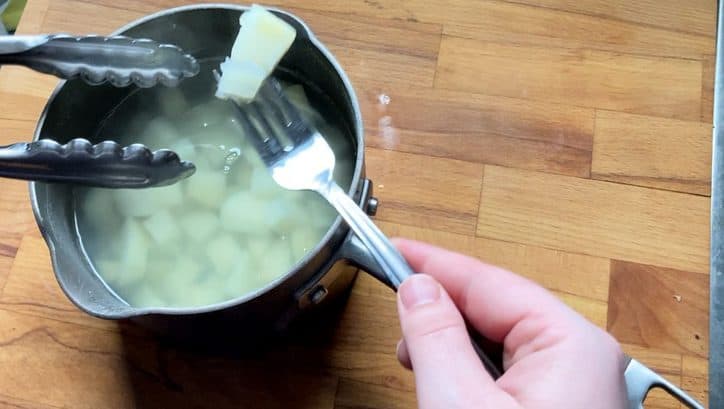 10 Minute • How to Boil Potatoes for Mashing • Loaves and Dishes