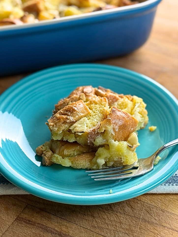 White Chocolate Almond Bread Pudding Recipe • Loaves and Dishes